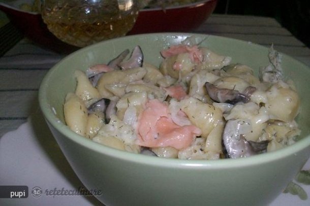 Smoked Salmon Pasta (Paste cu Somon Afumat) | Paste | Reteteculinare.RO