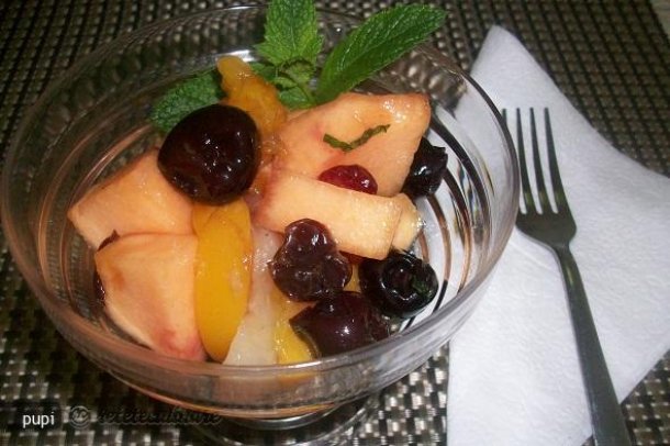 Salata de Fructe II | Salate | Reteteculinare.RO