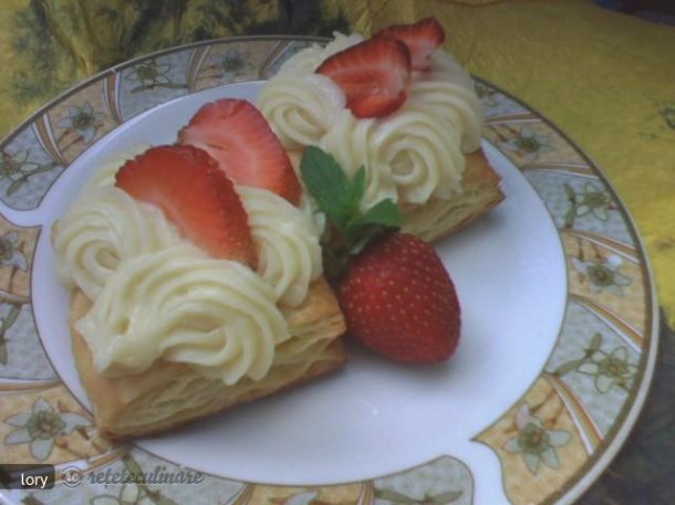 Flancuri Cu Capsuni | Produse de panificatie si patiserie ...