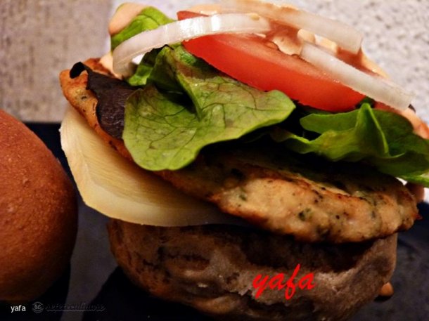 Burger de Pui | Fripturi | Reteteculinare.RO