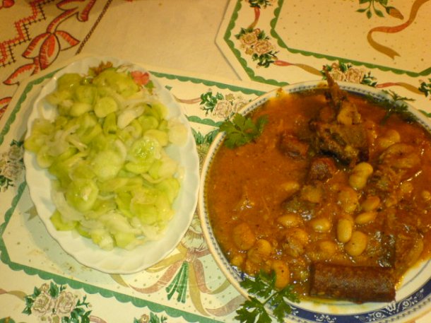 Iahnie de fasole la ceaun cu afumaturi | Mancaruri cu carne ...