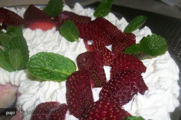 Tort de Post cu Capsuni si Ananas | Dulciuri | Reteteculinare.RO