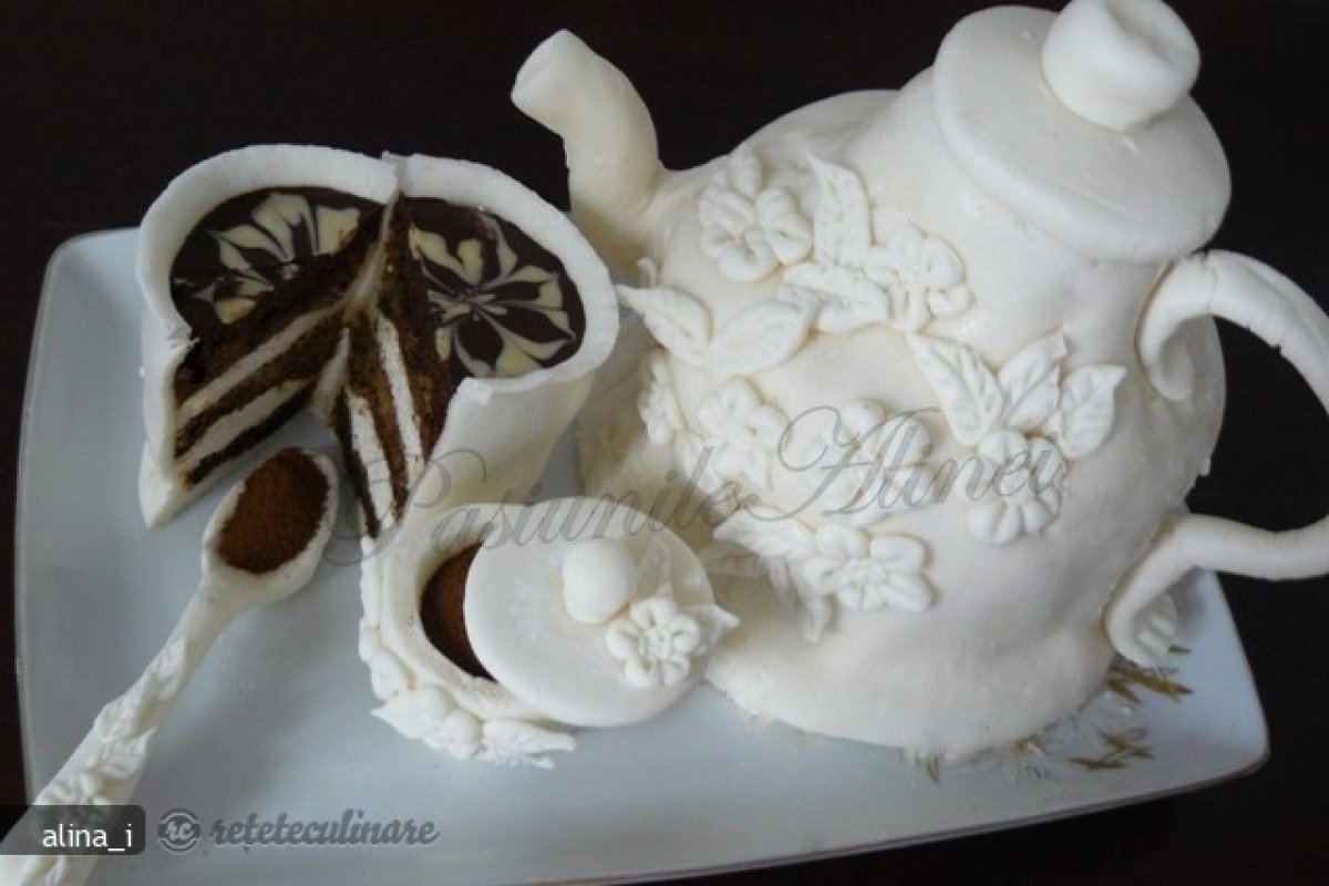 Tort cu Blat de Cafea si Crema de Coniac | Dulciuri | Reteteculinare.RO