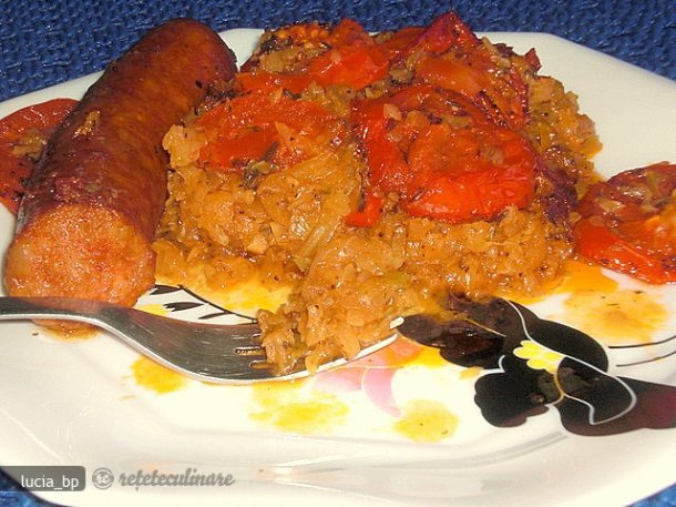 Varza la Cuptor cu Carnati Prajiti | Fripturi | Reteteculinare.RO