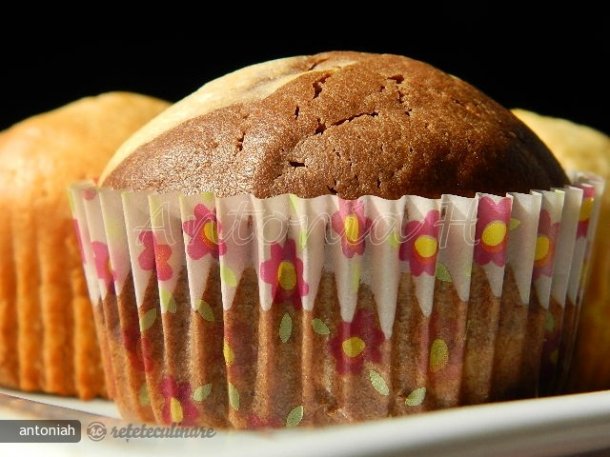 Briose Bicolore | Dulciuri | Reteteculinare.RO