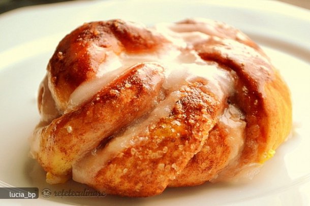 Rasucite cu Crema | Dulciuri | Reteteculinare.RO