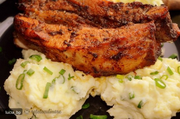 Costite de Porc cu Piure de Cartofi | Mancaruri cu carne ...