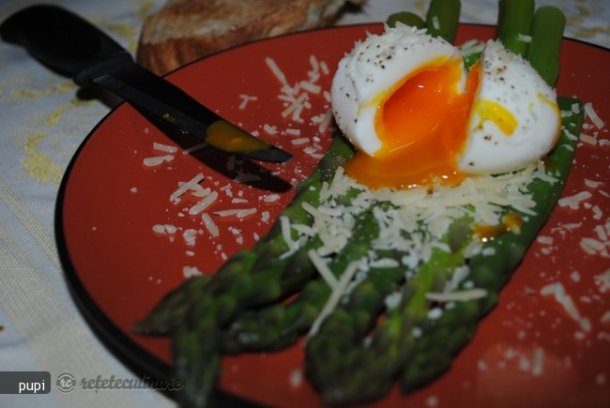 Mic Dejun- Sparanghel si Ou Moale | Aperitive | Reteteculinare.RO