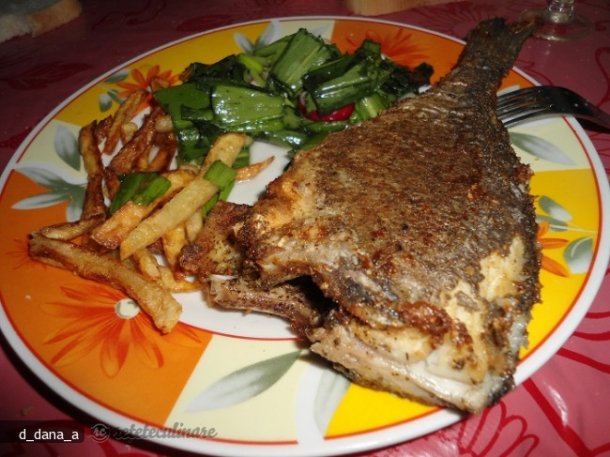 Peste Prajit (Dorada si Stavrid) | Mancaruri cu peste | Reteteculinare.RO