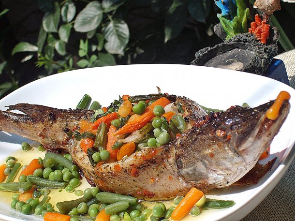 Stiuca cu legume | Mancaruri cu peste | Reteteculinare.RO