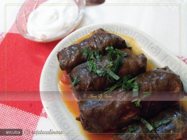 Sarmale in foi de vita | Mancaruri cu carne | Reteteculinare.RO