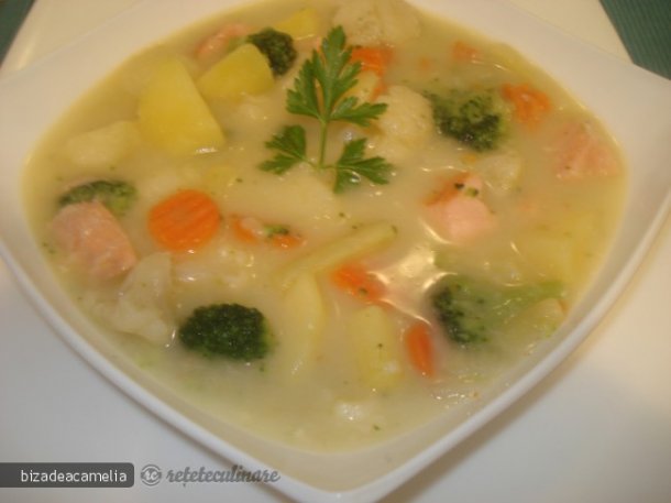 Supa Finlandeza cu Somon | Borsuri, supe, ciorbe | Reteteculinare.RO