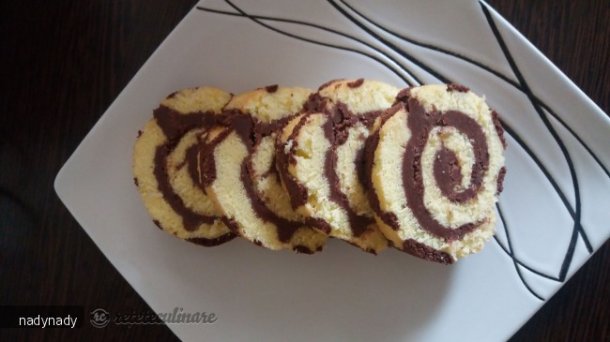 Rulada Marmorata cu Crema de Cacao si Rom | Dulciuri | Reteteculinare.RO