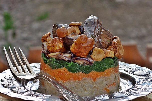 Galbiori cu ficatei de pui pe pat de orez si spanac | Mancaruri cu ...